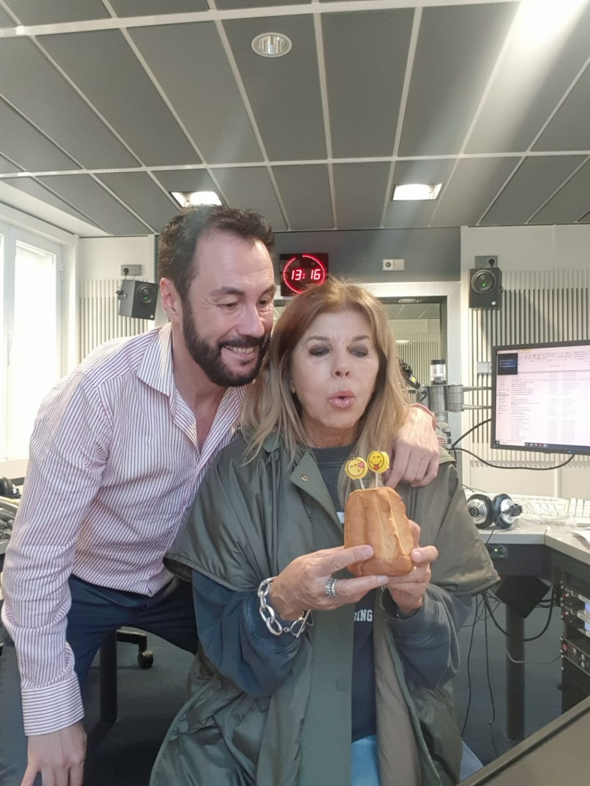 Jeanette visita '¡Olé mi gente!' y recibe una sopresa de cumpleaños ...