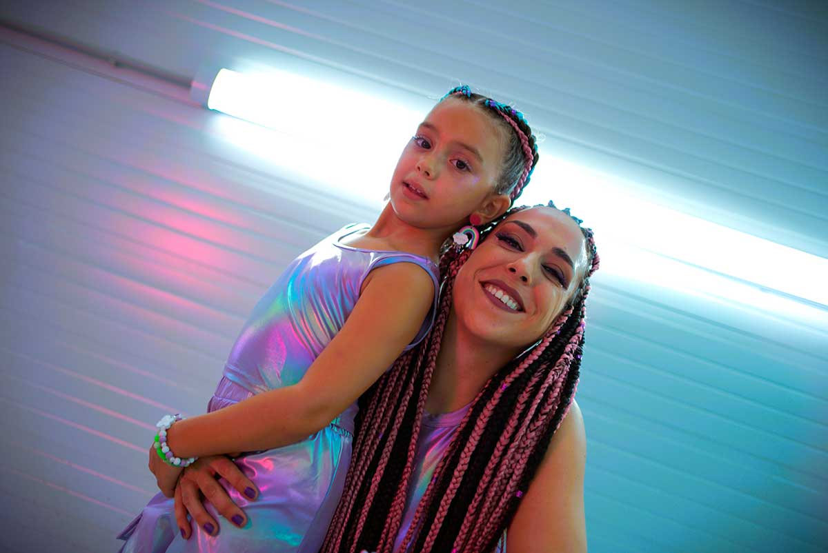 Lya le regala a su hija Manuela su nueva canción 'Ese lunar' - Radiole.com